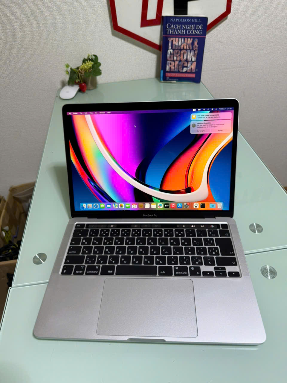 Macbook Pro 2020 Silver / Apple M1 / RAM 16GB / SSD 256GB Macbook Pro 2020 Silver / Apple M1 / RAM 16GB / SSD 256GB
